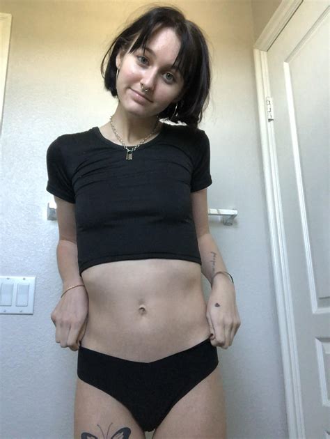I Wear Tight Shirts So People Can See My Tiny Boobies Scrolller