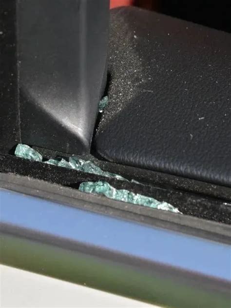 窃贼连破3车车窗盗取财物 民警12小时内破案追赃澎湃号·政务澎湃新闻 The Paper