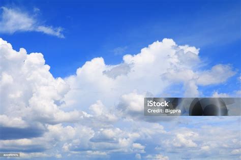 푸른 하늘과 구름 아름 다운 자연 속에서 다채로운 복사 공간에 텍스트 추가 0명에 대한 스톡 사진 및 기타 이미지 0명 경관 계절 Istock