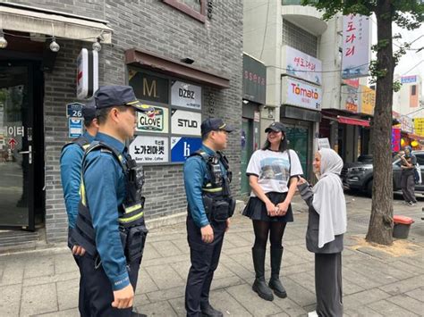 정복경찰관 8명이 우르르 도보순찰 기동순찰대 효과는 일단 성공적