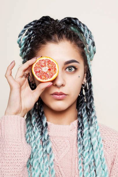 50 Fotos Bilder Und Lizenzfreie Bilder Zu Halbe Dreadlocks Istock