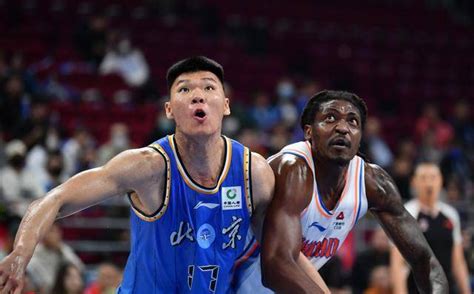与顶薪无缘！cba这3人留遗憾，两国手生不逢时，辽篮功勋打满17年翟晓川周鹏续约