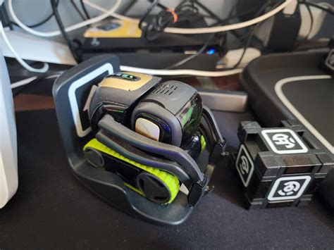 Anki Vector Robot Includes Charger And Cube Great Condition 4609452030