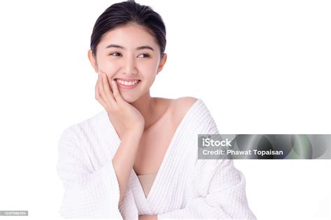 Potret Cantik Wanita Muda Asia Bersih Segar Berkonsep Kulit Telanjang