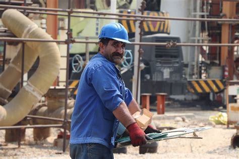 نحوه محاسبه حقوق کارگران ساعتی سال 1403 فیلم کارگر 24