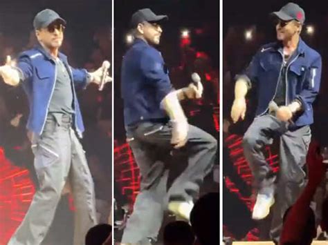 Shah Rukh Khan Sets The Dance Floor On Fire At Aryan Khans Event