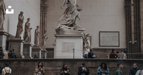 건물 내부의 흰색 콘크리트 동상 사진 Unsplash의 무료 피렌체 이미지