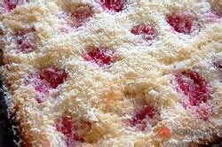 Hrnkový recept na raffaello řezy s jahodami téměř bez práce NejRecept cz