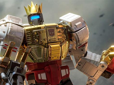 This Auto Converting Robot Pays Homage To Transformers