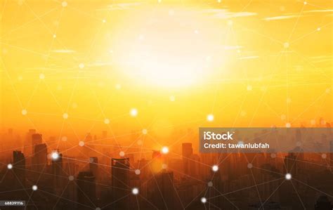 일몰에 비즈니스 지구 도시에 네트워크 연결 및 통신 개념 0명에 대한 스톡 사진 및 기타 이미지 0명 감지기 고층 건물