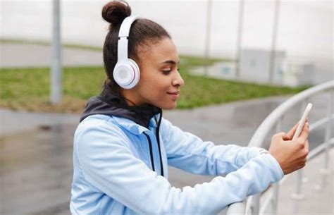 How To Use Bluetooth Headphones With Two Devices Simultaneously