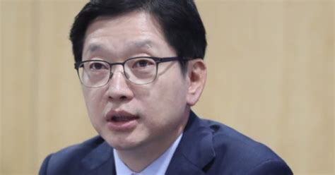 김경수 경남지사 첫 재판서 드루킹 댓글 조작 혐의 전면 부인