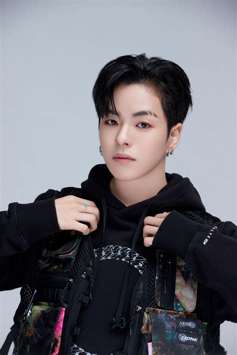 TREASURE MAKER on Twitter TREASURE 직진 JIKJIN POSTER BONUS CUT TREASURE 트레저