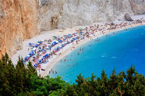 Lefkada 이오니아 제도 그리스에 포르토 Katsiki 해변에서 사람들의 군중 경관에 대한 스톡 사진 및 기타 이미지