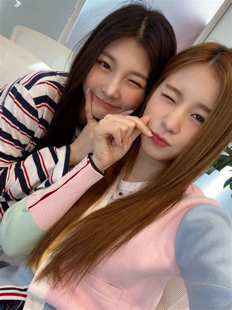 Wooah 커뮤니티 포스트 벌써 우아 컴백 D 7 🤭 와우들이 저희를 기다려주시는 것보다는 덜하겠지만 저도
