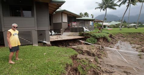 Heavy Rains Cause Flooding In Hawaii