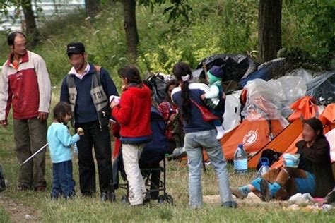 Polacy nienawidzą Cyganów Romowie uciekają za granicę to źle świadczy o Polsce naTemat pl