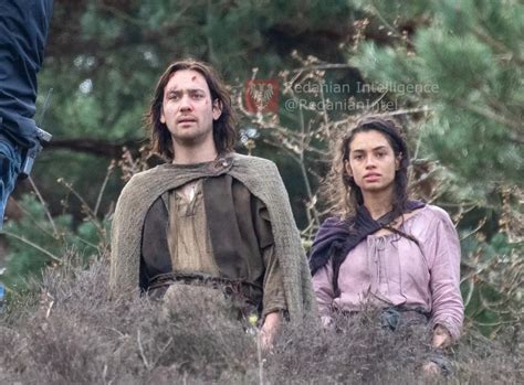 На новом кадре со съемок 2 сезона сериала «Властелин колец Кольца Власти вернулся Исилдур