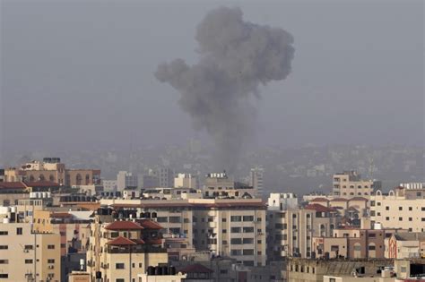 رداً على إطلاق صواريخ غارات إسرائيلية تستهدف مواقع لـ«حماس في غزة