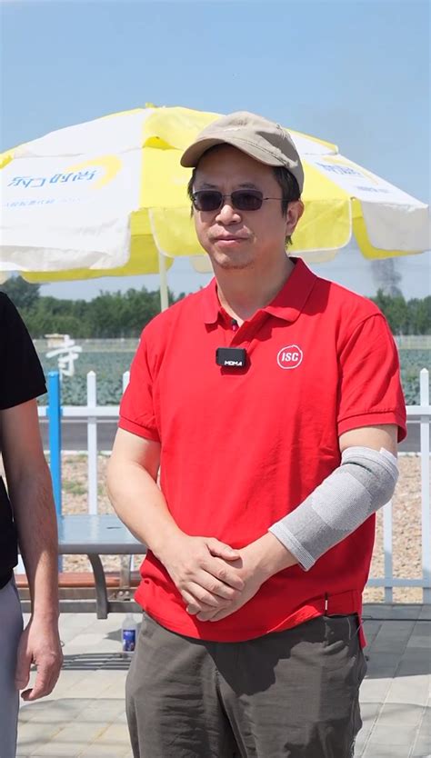 周鸿祎试驾飞行汽车无法起飞！周鸿祎：放心了，之前担心他们把我害了 汽车频道 和讯网