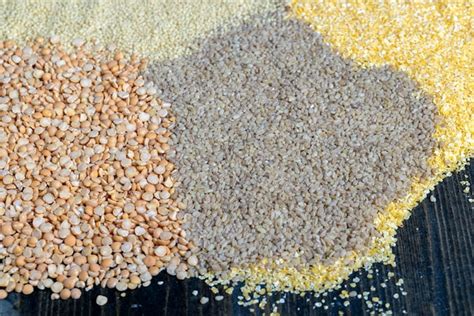 Céréales Crues Mélangées De Différents Types De Plantes Photo Premium