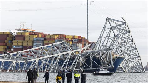 Товарен кораб срути мост на магистрала в САЩ 6 души са в неизвестност ВИДЕО СНИМКИ Nova