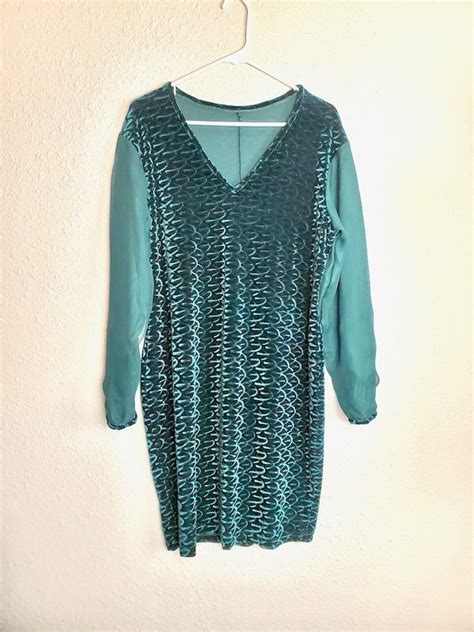 1980s Dark Green Stretch Velvet Dress With Long Slee Gem
