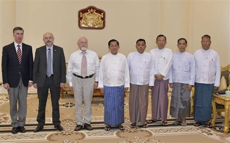 နိုင်ငံတော်စီမံအုပ်ချုပ်ရေးကောင်စီဥက္ကဋ္ဌ နိုင်ငံတော်ဝန်ကြီးချုပ် ဗိုလ