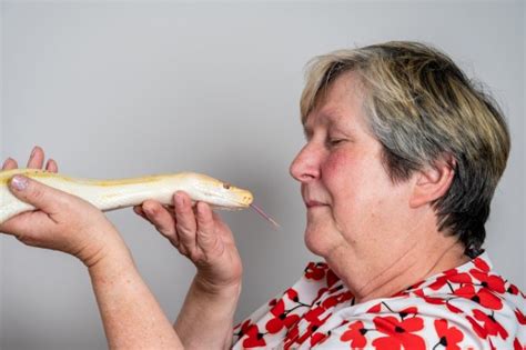 Widow Overcomes Her Fear Of Snakes By Adopting A Nine Foot Python Uk