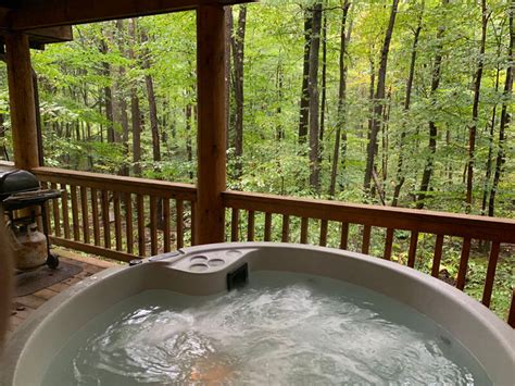 Cabins With Hot Tubs And Nightime Scenery Mountain Creek Cabin Rentals