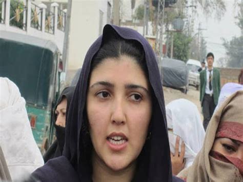 پی ٹی آئی کی منحرف رکن قومی اسمبلی عائشہ گلالئی کی نا اہلی کیلئے