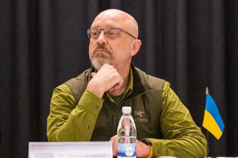 Глава Минобороны Украины Резников попросил у Санта Клауса западные самолёты