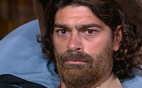 Resumo de O Cravo e a Rosa Petruchio caça Catarina e descobre gravidez