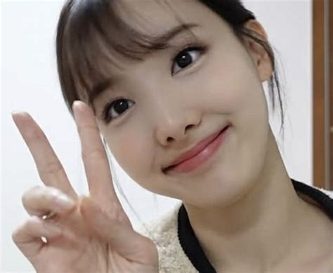 Taeyeon Peace Gesture