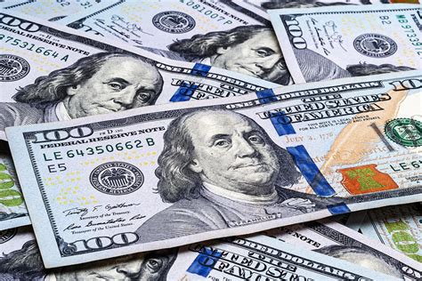 استقرار نسـبي سعر 100 دولار في العراق اليوم مقابل الدينار العراقي