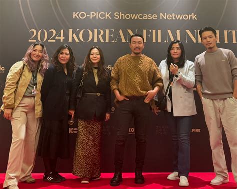 Undral Өнөөдөр бидний хэдэн нөхөд Солонгосын кино урлагийн зөвлөлийн оройн арга хэмжээнд