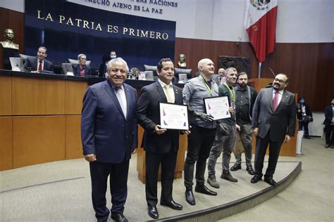 Senador José Alfredo Botello Montes Durante Entrega De Reconocimientos