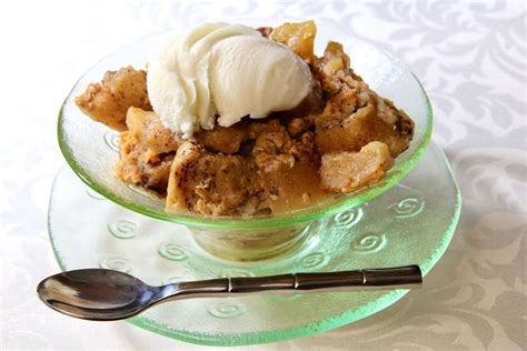 Slow Cooker Apple Cinnamon Bread Pudding Recipe