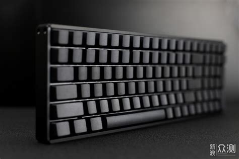 Iqunix F