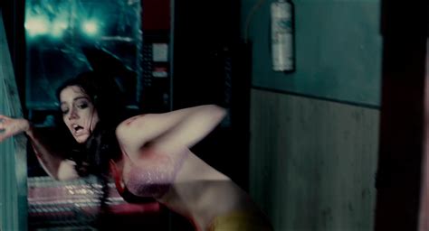 Nackte Ana De Armas In Blind Alley Im Schatten Lauert Der Tod