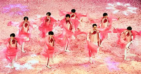 Snow Manひらりと桜の場面カット滝沢歌舞伎 ZERO 2020 The Movie振付五関晃一のコメントもシネマトゥデイ