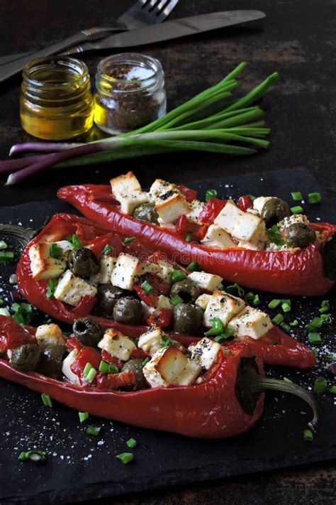 Paprika Fylld Med Feta Och Oliver Fotografering för Bildbyråer Bild