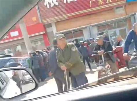 顾客被理发师杀害，警方：嫌疑人已被控制！澎湃号·媒体澎湃新闻 The Paper