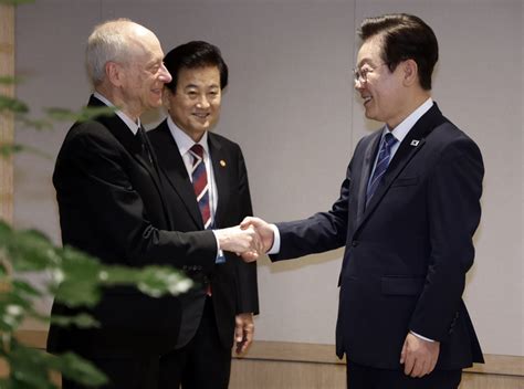 李 대통령 마이클 샌델 교수 만나 평화·정의가 곧 이익인 것 알려야” 전자신문