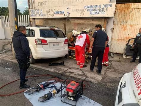 Conductora Pierde La Vida Tras Estrellarse Contra Un Poste Y Local En