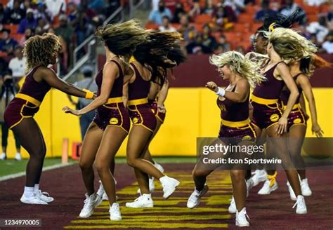 Washington Redskins Cheerleaders Photos Photos And Premium High Res