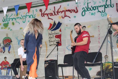 ახალი მუსიკალური ბენდის კონცერტი რაჭაში ფოტორეპორტაჟი ამბროლაურის ხმა