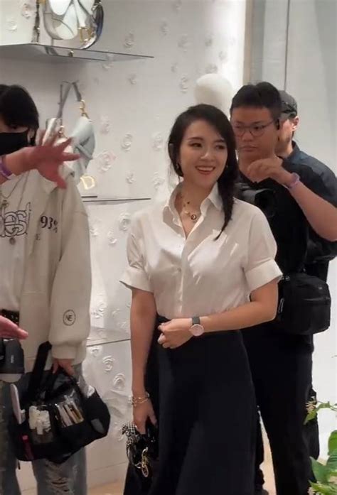 章子怡离婚后首次公开亮相 面露温柔甜笑状态超好 搜狐大视野 搜狐新闻