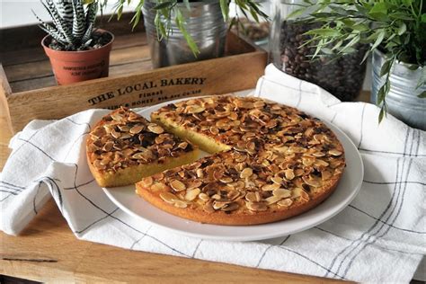 Gâteau fondant aux amandes Aux Fourneaux