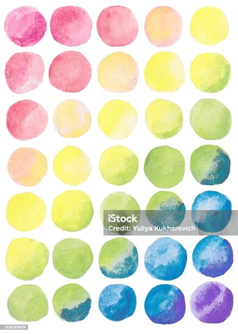 다채로운 원이 있는 수채화 무지개 그림 손으로 그리고 추상적인 그림을 그렸다 휴일 템플리트 엽서 디자인을 위한 둥근 거품 모양 장식적인 성분 흰색으로 격리되어 있습니다 개체
